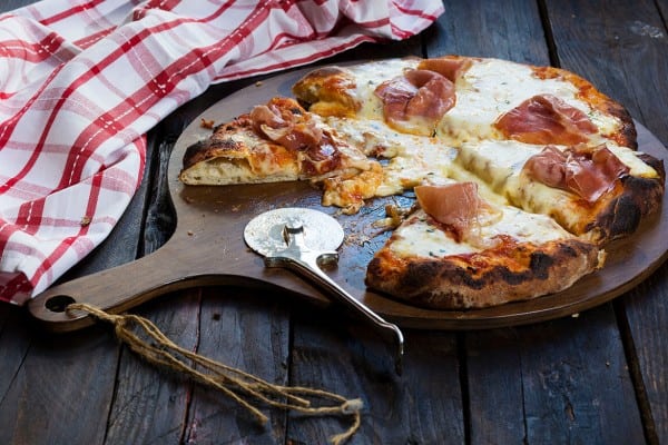 Pizza con jamón - Recetags